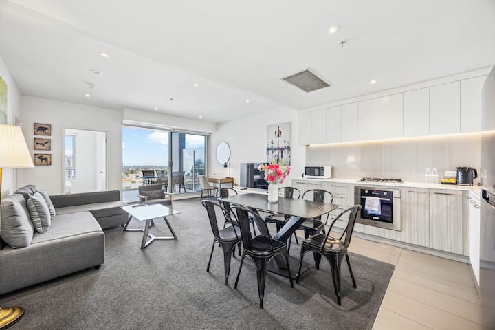 Deluxe Cbd 2br Retreat • Skyline Views • Parking - Adelaide