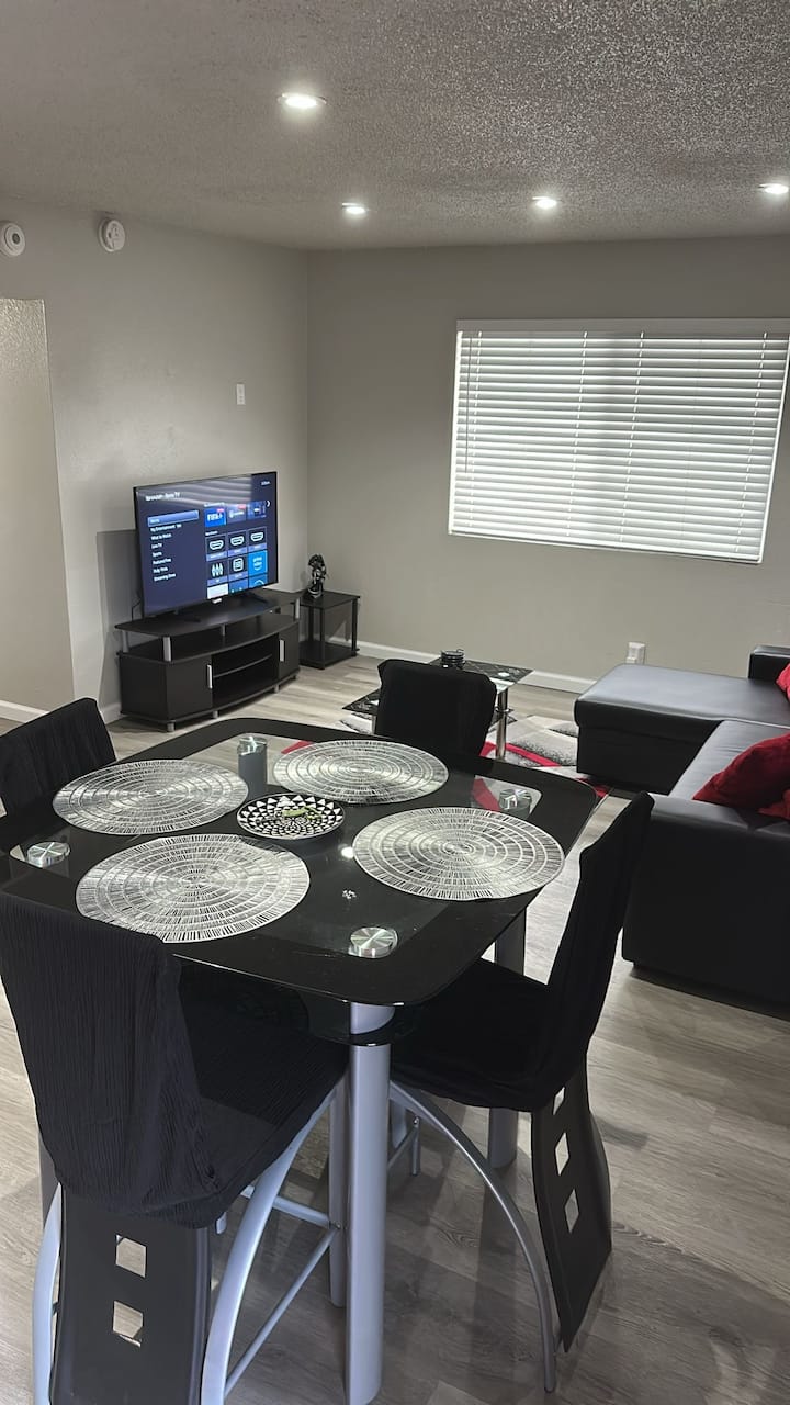 1 Mile From The Las Vegas Strip, 2 Bed Apt (3) - Las Vegas Harry Reid Airport (LAS)
