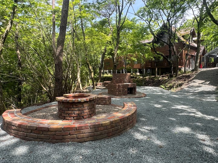 久住高原の森に佇むBbq施設付き貸切別荘。自然満喫大人数対応の癒し空間です非日常体験を満喫できます。 - 다케타시