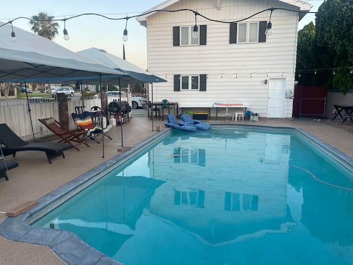 7 Rooms Historical Entire House— For Large Groups - Redlands, CA