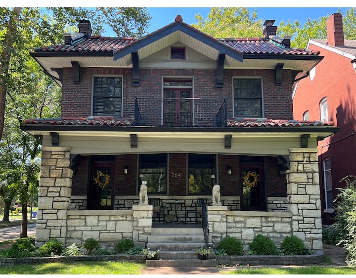 (*1st Floor) Historic Duplex Home Across From Park - Saint-Louis, MO