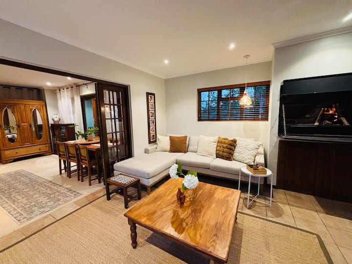 Family Home With Table Mountain View And Pool - Stellenbosch