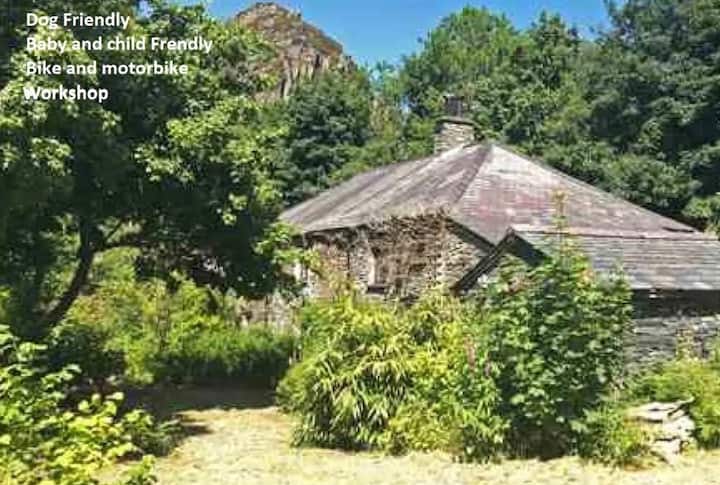 Beautiful Welsh Cottage Adjacent To Steam Train - Betws-y-Coed