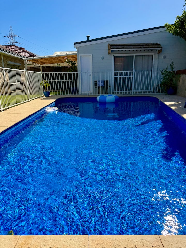 Clarkie's Pool House - Perth