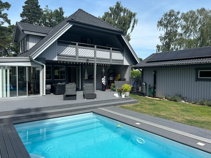 House With Pool - Höllviken