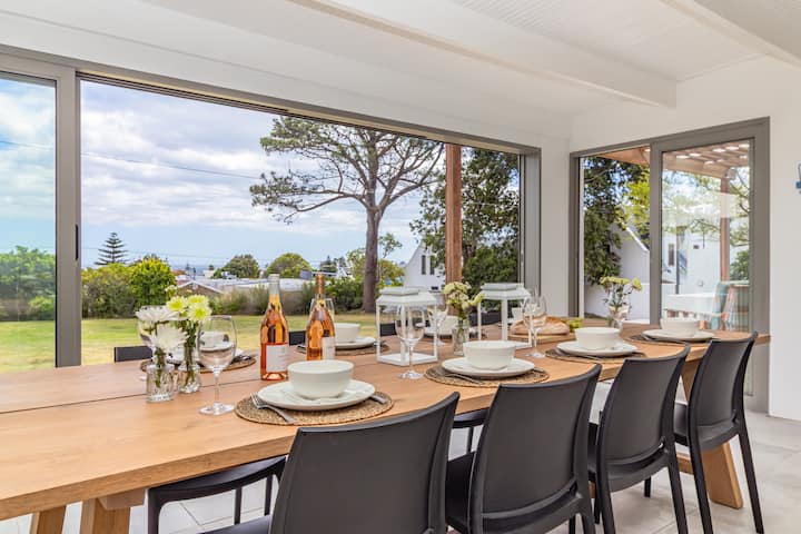 Large Voelklip Family  House With Huge Lawn - Hermanus