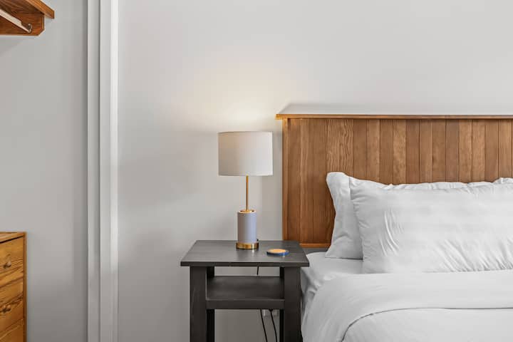 Air Conditioned Lady Macdonald View - Canmore