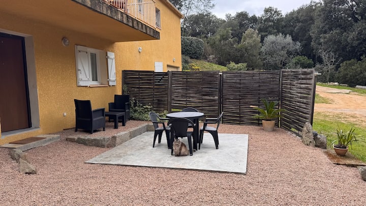 Rez De Villa T1 Ajaccio/ Mezzavia Plage à 15min - Korzika