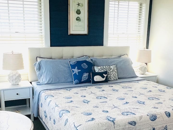 Room# 1 *King Bed * En-suite Bath * Cozy & Private - Nantucket, MA