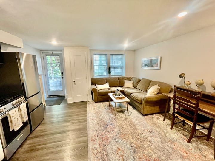 Private One Bed Apartment - Newly Renovated! - yale university, New Haven