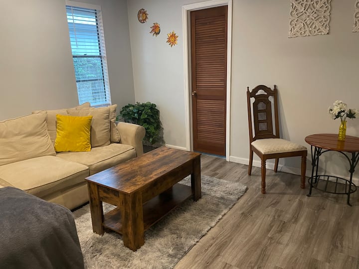 Adorable 1- Bedroom Place With A Pool - Jacksonville, FL