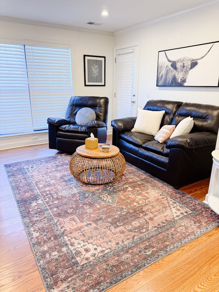 Charming Suburban Condo - Overland Park, KS