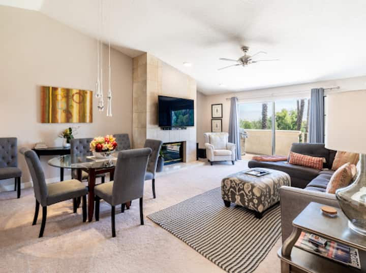 Modern 3 Bedroom 2.5 Bath Upper Villa On Pool - Palm Desert, CA