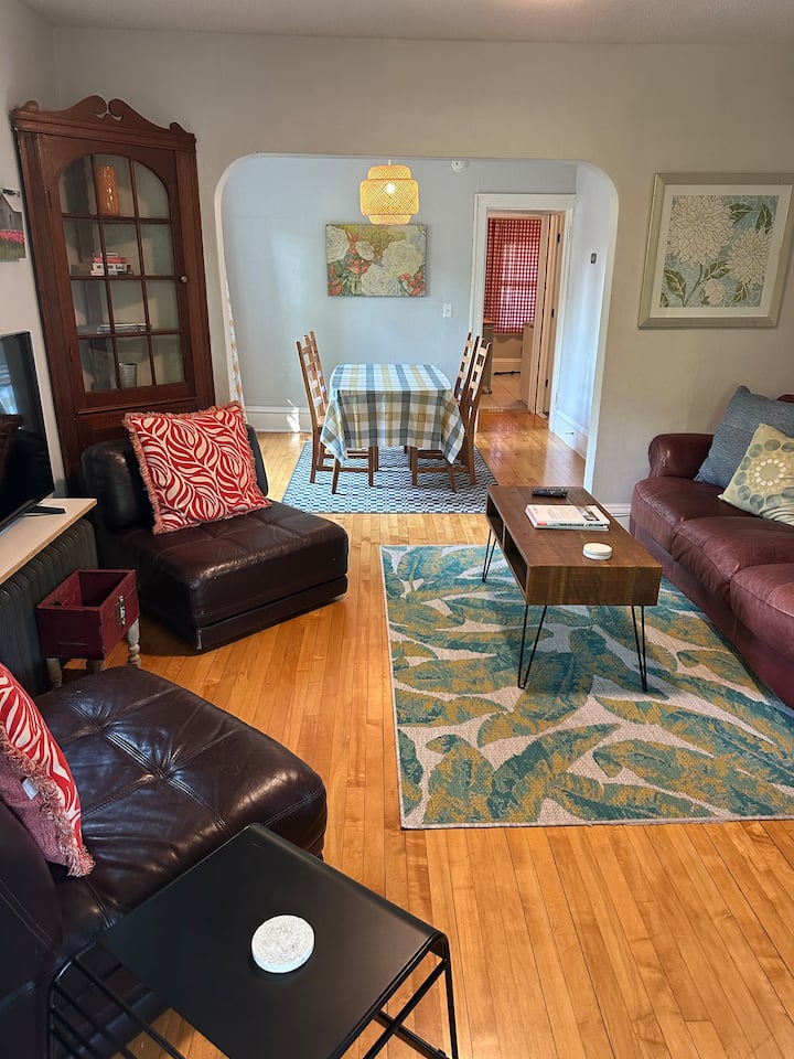 Bright & Cheery Seward Home - Minneapolis