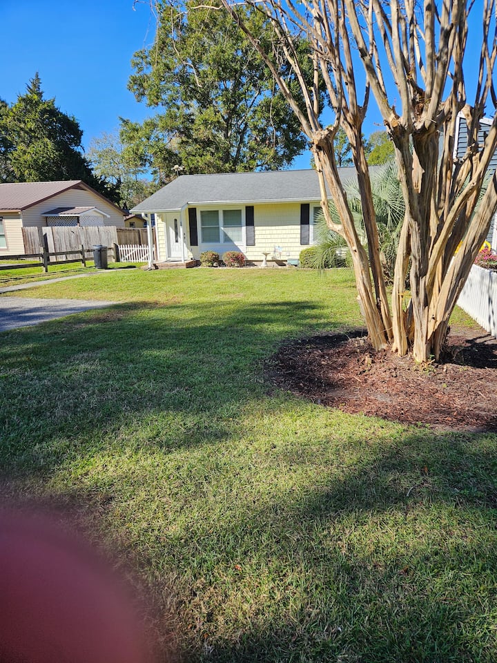 Pet Friendly 1 Mile To Beach Fenced Yard - Murrells Inlet, SC