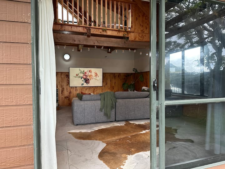 Character & Pet Friendly On Reserve - Papamoa