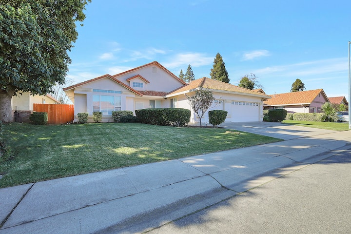 Spacious Yuba City Home - 4 Bed 2 Bath - Yuba City, CA
