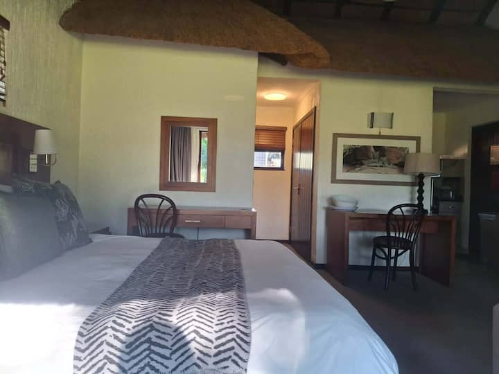 Bakubung Lodge 2 Bedroom 6 Sl Fr - Mo Or Mo - Fr - Sun City
