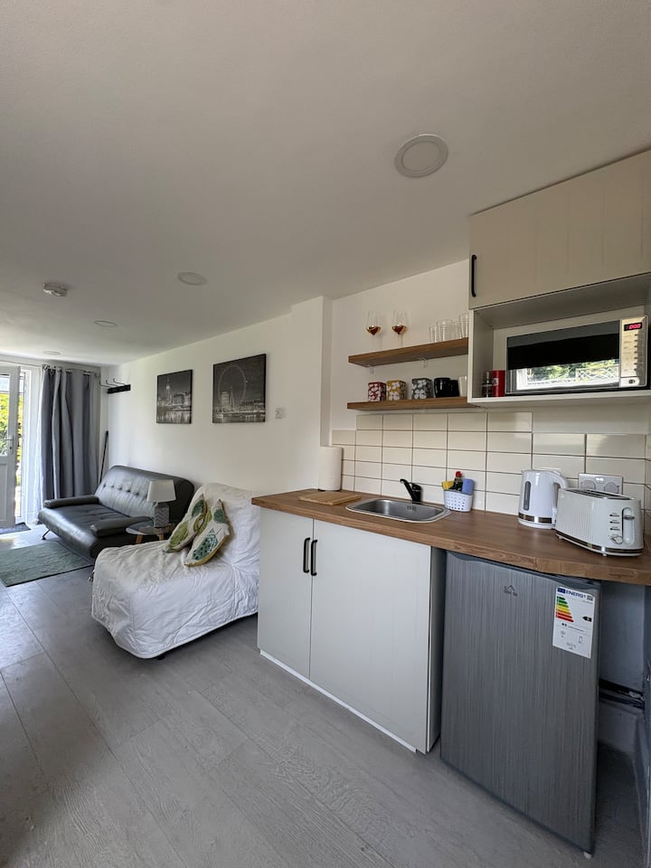 Private Garden Studio, Easy Central London Access. - Barnet