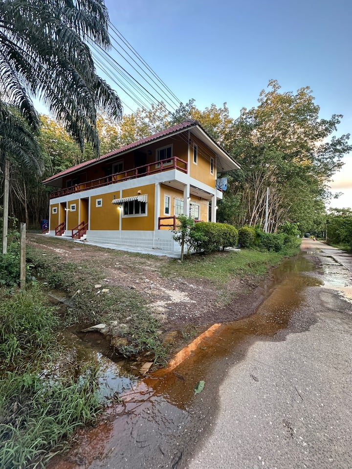 01 Alif Apartment Aircon Room 3person - Koh Lanta