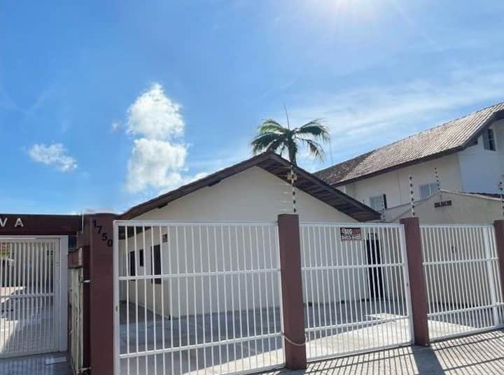 Casa Perfeita Com Wifi, Segurança E Estaciomanto - Matinhos