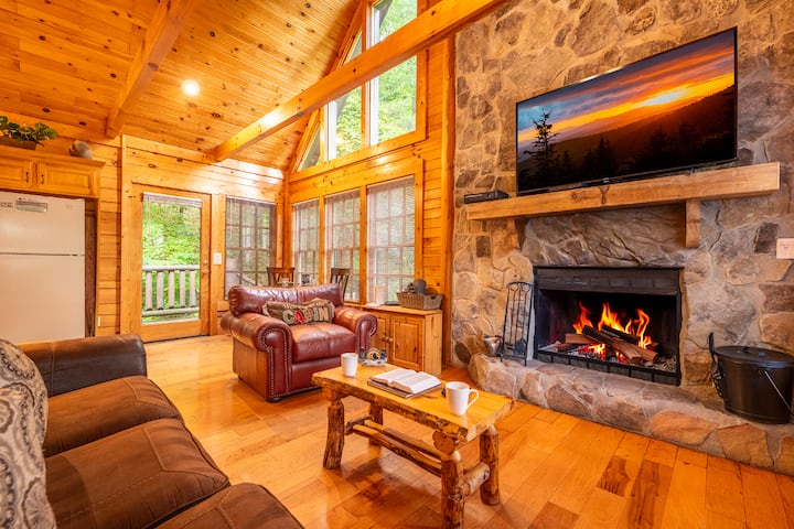Pet-friendly Cabin In The Hills! Wifi + Near Town! - Wears Valley, TN