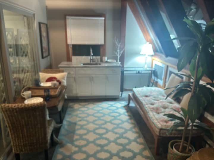 2 Room Suite - Rhode Island