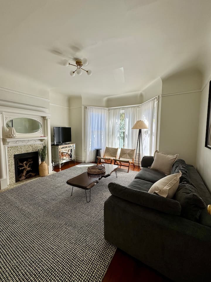 Victorian Flat Amongst The Trees. - San Francisco, CA