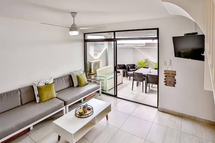 Ballito Beachfront Apartment - Families Only - Dolphin Coast