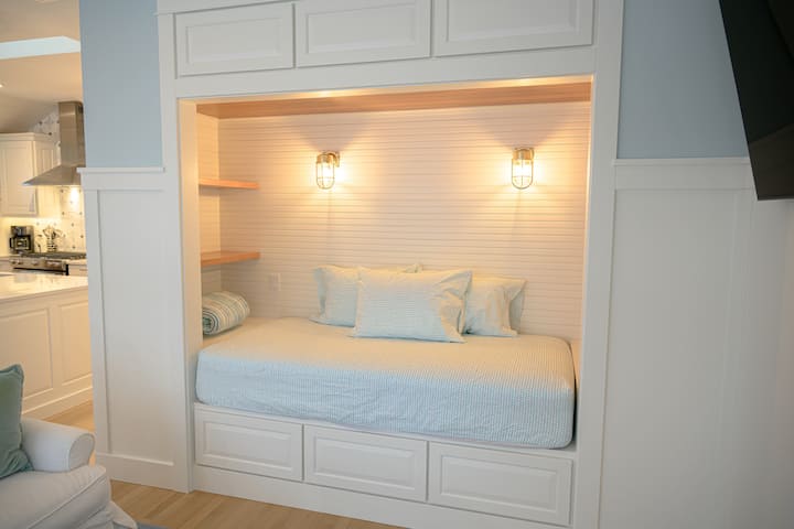 Two Bedroom Suite Near The Beach & Downtown (Wb2) - 그랑 해븐