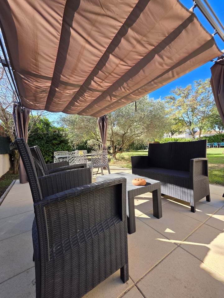 Gîte 2ch En Camargue, Piscine, Jardin - Bellegarde