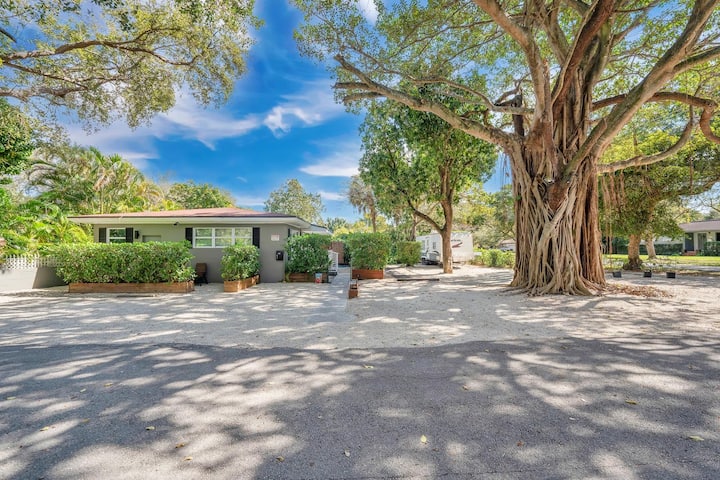 Great Location 2 Bedrooms Spacious House - Miami Shores, FL