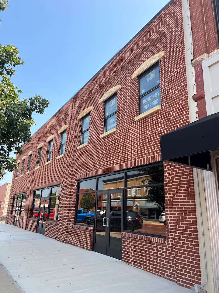 New, Stylish And Quaint - Kingman, KS