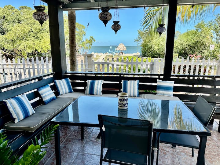 Seafront Apartment  Facing Dolphin Park - Belize