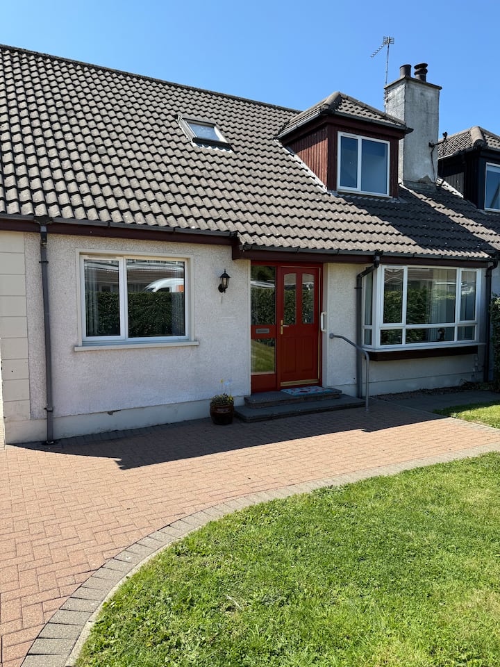 4 Bedrooms, Enclosed Patio Area & Garden & Parking - Portrush