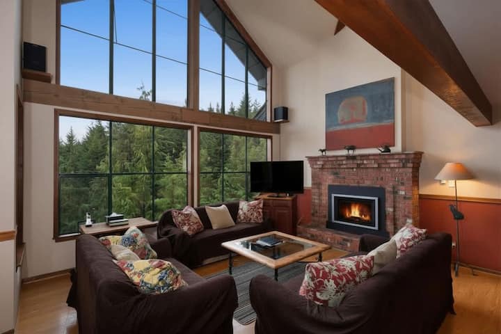 Spacious Retreat Near Village With Ac - Whistler