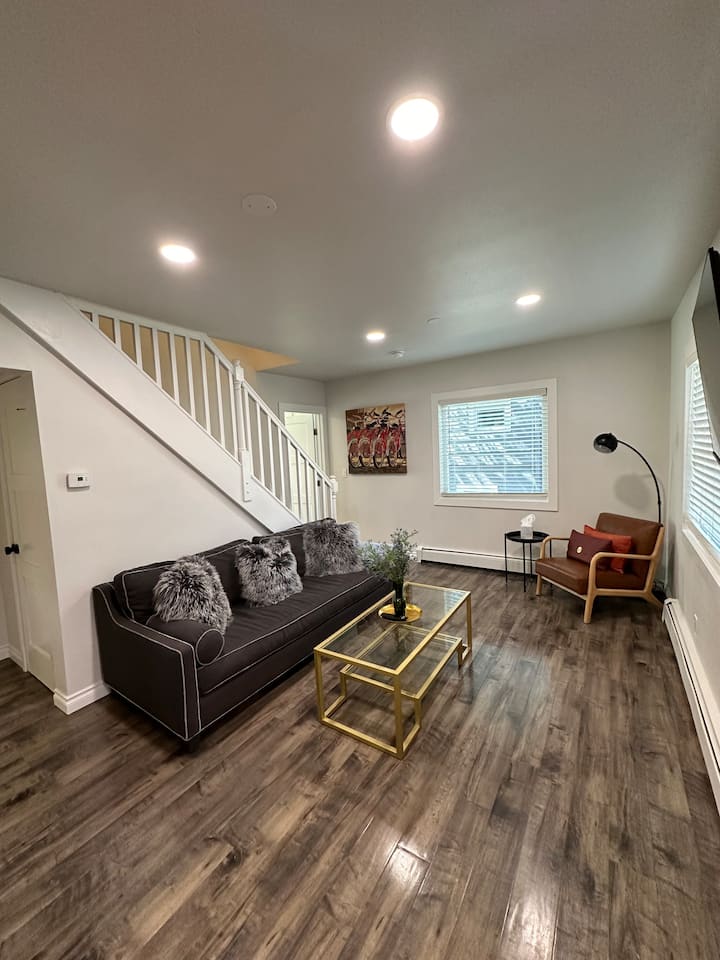 Charming Downtown 3 Bedroom Home - Anchorage