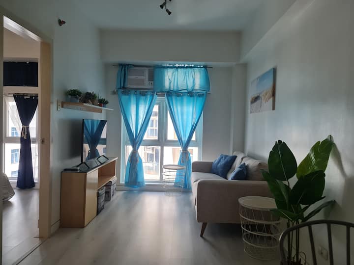 Cozy 1br Eastwood City, Fast Wi-fi, Washer, Dryer - Quezon City