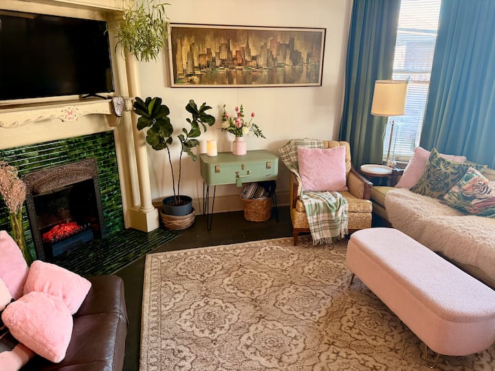 Pink Lotus Bnb: Boho, Romantic, Stocked, *Location - Indianapolis, IN