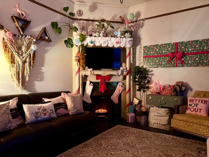 Pink Lotus Bnb: Festive, Boho, Romantic - Indianapolis, IN