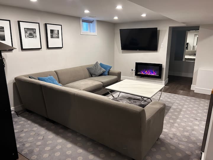 Bright And Spacious Basement. Lonborough Ave. - Toronto