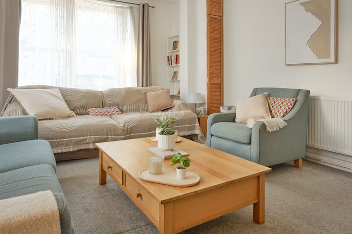 3-bed Entire Garden Home, Walk To Beach - Eastbourne