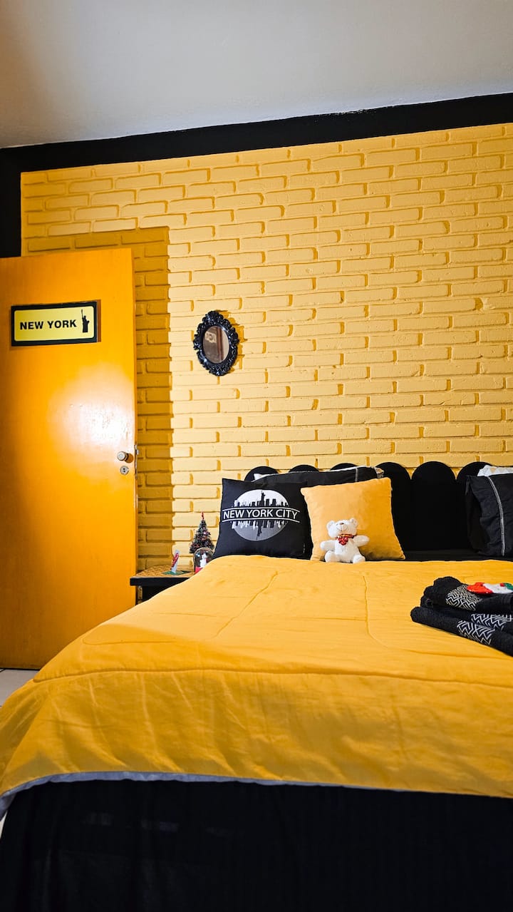 Quarto New York • Casa Charmosa Marília • - Marília