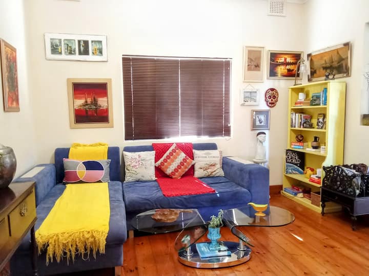 Queen Bed, Netflix, Wi-fi, Pool, Aircon, Parking - Durban