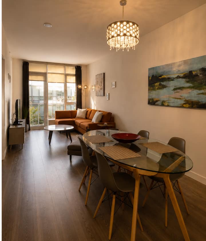Modern Condo, Gym, Hot Tub, Sauna, River Access - Alberta
