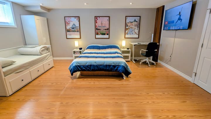 Big Basement Close To Airport - Ottawa