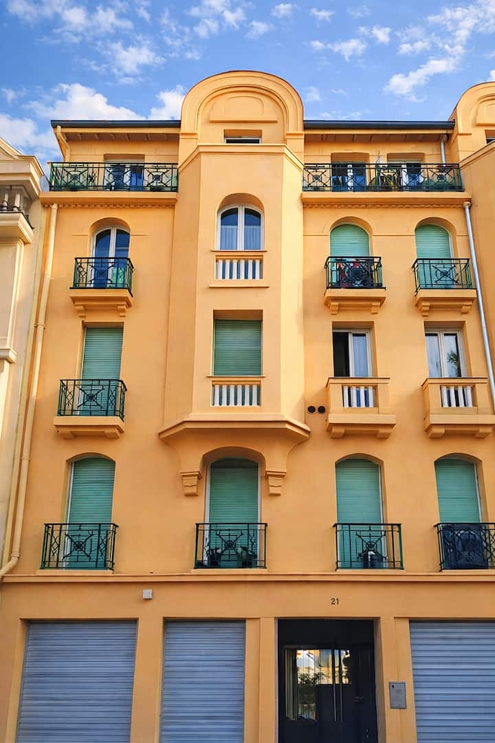 Lou Pichin Nidou " Le Petit Nid En Niçois " - ibis Nice Aéroport Promenade des Anglais