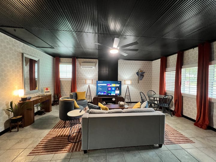 Blue Door Suite-near Beach, Downtown, Airport, Nas - Pensacola, FL