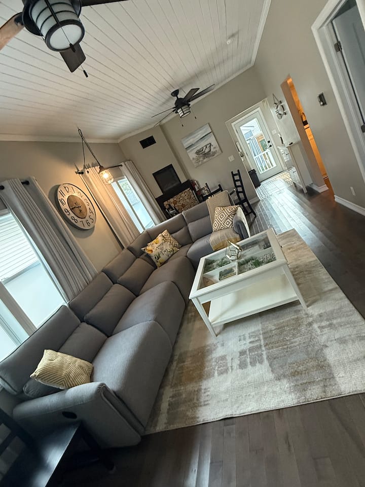 The Captains Quarters. *Licensed* - Crystal Beach