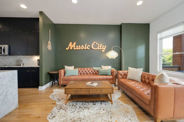The Nashvista | Rooftop Lounge | City Views - Nashville, TN